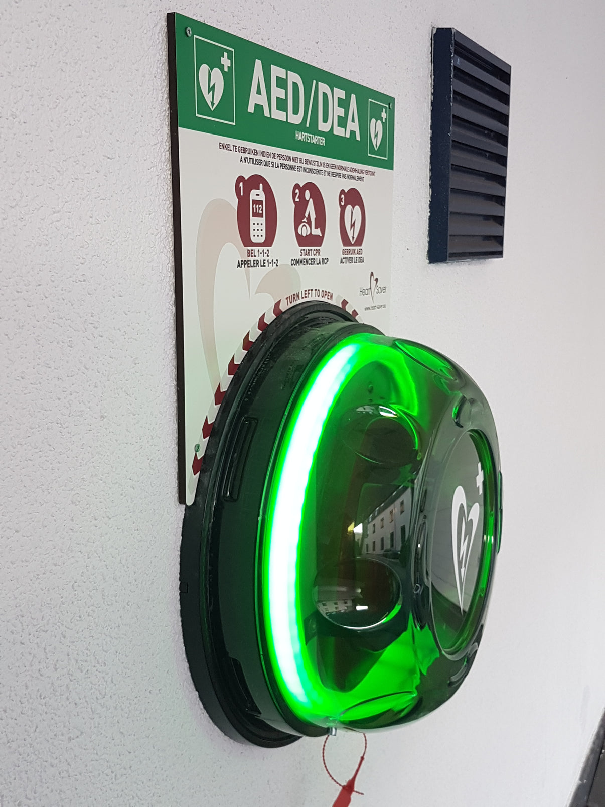 Installation AED and AED Wall cabinet* – Heartsaver
